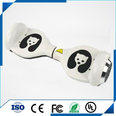 Cina Motorino d'equilibratura di mini auto bianco di sport all'aperto dei bambini con Bluetooth in vendita