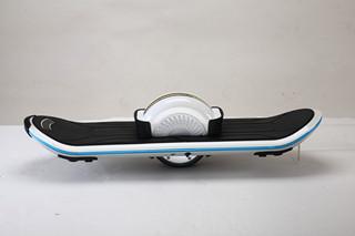 Cina Gli sport moderni disegnano un veicolo motorizzato a ruote a 8 pollici del pattino della ruota un con Bluetooth in vendita