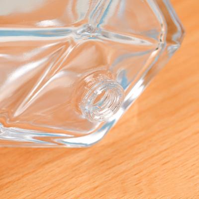 Cina Profumi il sottomarino in bottiglia retro 15 che di qualità superiore la baionetta 80ml ha profilato il vapore leggero della stampa di bambù del cappuccio in vendita