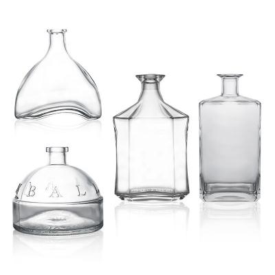 Cina Conclusione del collare di vetro 500 ml 700 ml 750 ml 780 ml Gin Rum Whiskey Tequila Spirits Flascia per sughero in vendita