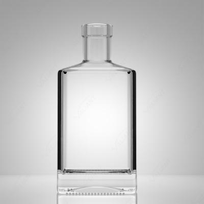 Cina Bottiglia di vetro quadrata da 50 ml per whisky gin rum con tappo e tappo di sughero in vendita