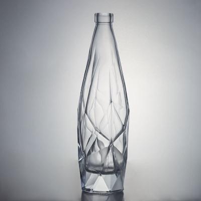 Cina Industria delle bevande bottiglia di liquore di vetro incisa con tappo di sughero elegante e durevole in vendita