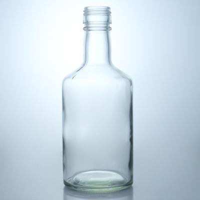 Cina Bottiglia di liquore in vetro a cappuccio a collo lungo su misura per la bobina a vite Gin Vodka Brandy Forma su misura in vendita