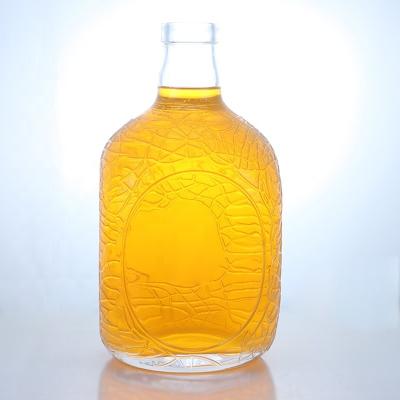 Cina Unica forma rotonda in rilievo rum di qualità alimentare vodka whisky tequila gin bottiglia di vetro con sughero perfetto in vendita