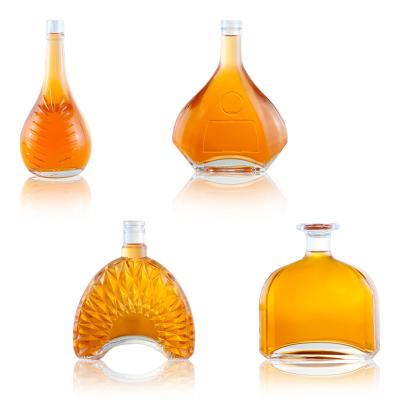 Cina Bottiglia di vetro con logo personalizzato per brandy gin rum whisky design unico e Super Flint in vendita