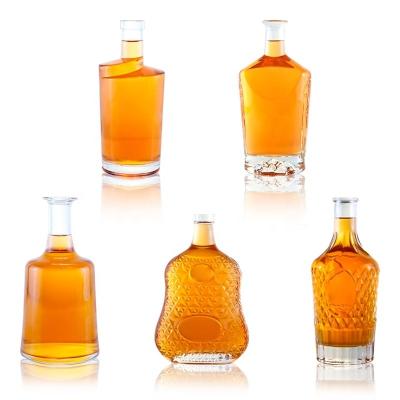 Cina Bottiglia di vetro di pietra per gin rum champagne brandy e whisky con logo personalizzato in vendita