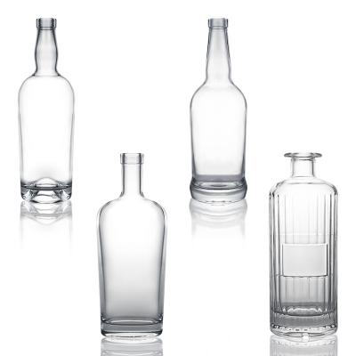Cina Bottiglia di vetro di 700 ml chiara o personalizzata per liquori rum vodka whisky tequila e gin in vendita