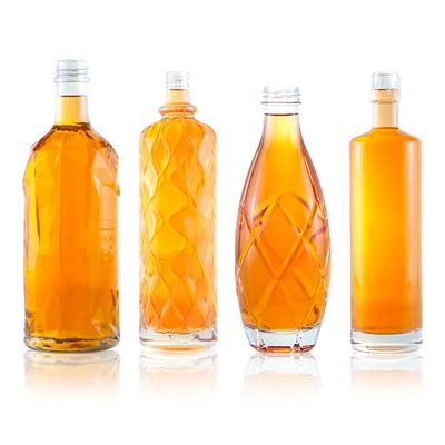 Cina Super Flint Glass Design Personalizzato Rum Vodka Whisky Tequila Gin Bottiglia Con Capo in vendita