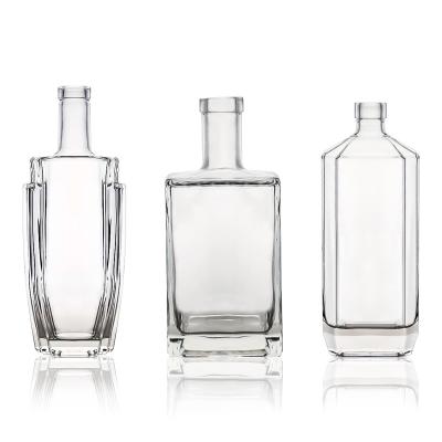 Cina Bottiglia di liquore in vetro con tappo personalizzato con logo personalizzato per vodka whisky rum gin tequila in vendita