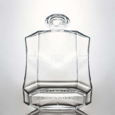 Cina Bottiglia di liquore in vetro poligonale unica e trasparente o personalizzata per whisky gin rum vodka 1000 ml in vendita