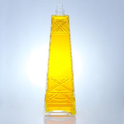 Cina Chiara Unica Forma 700ml 75cl Super Flint Rum in rilievo Vodka Bottiglia di vetro di whisky con tappo a vite in vendita