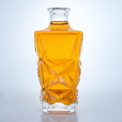 Cina Disegno unico Bottiglia di vetro da 800 ml per birra Gin Rum Champagne Brandy Whisky Clear Flint in vendita