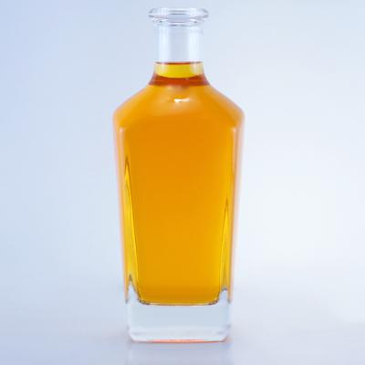 Cina Colore della bottiglia Chiara bottiglia di vetro a forma unica da 750 ml per gin rum champagne brandy whisky in vendita