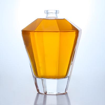 Cina Materiale del colletto Vetro 700 ml Bottiglia a forma unica per Gin Rum Champagne Brandy Whisky in vendita