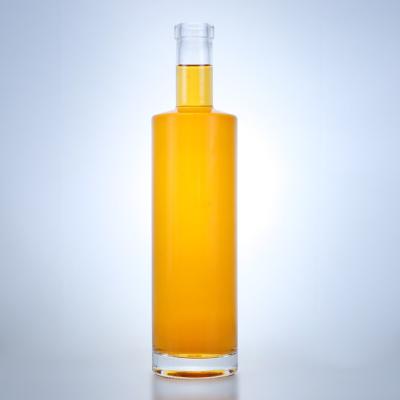 Cina Bottiglia di vetro cilindrica da 700 ml per brandy whisky gin rum champagne Clear Flint in vendita