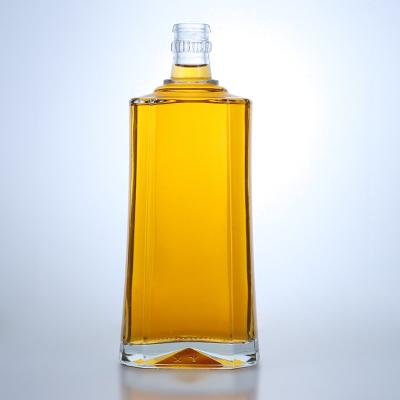 Cina Logo personalizzato Bottiglia di vetro di pietra trasparente da 500 ml per gin rum champagne brandy whisky liquore in vendita