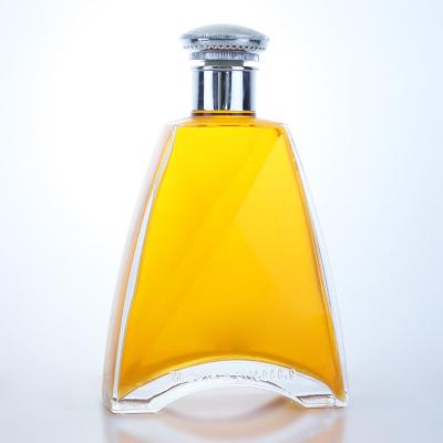 Cina Materiale del corpo Vetro 700 ml Bottiglia di pietra trasparente per Gin Rum Champagne Whisky in vendita