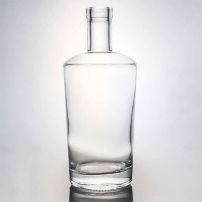Cina Materiale del colletto Vetro 750 ml Bottiglia di pietra chiara a forma rotonda per gin rum personalizzato in vendita