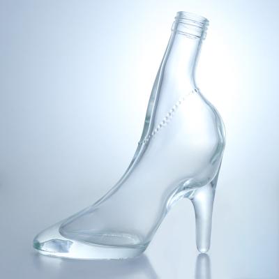 Cina Disegno unico Flint Glass 500ml 750ml Vodka Gin Whisky Brandy Bottiglia vuota con sughero in vendita