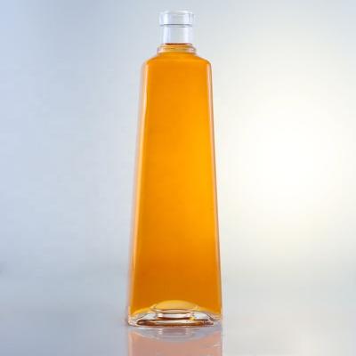 Cina Logo personalizzato Vetro trasparente Bottiglia di whisky da 750 ml con sughero e forma quadrata in vendita