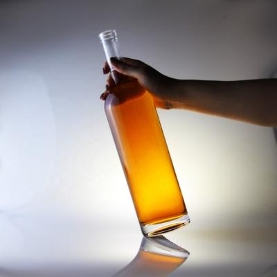 Cina Bottiglia di liquore di vetro Rotonda 75cl Bottiglia per tappo di sughero Tipo 1000ml 1750ml Materiale del colletto in vendita