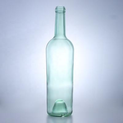 Cina Bottiglia in vetro da 750 ml per brandy vodka whisky tequila con prestazioni eccellenti in vendita