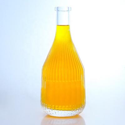 Cina Flint Glass 500ml 750ml 1000ml bottiglia di vodka a forma speciale con logo personalizzato in vendita