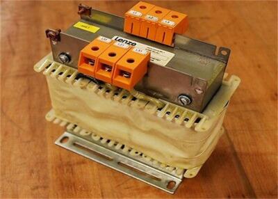 中国 Lenze EZN3A0300H013 メインフィルター 5.5KWのサーボドライブ 3X3MH変頻インバーター 販売のため