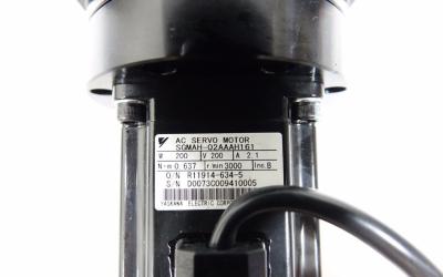 Cina SERVOMOTORE industriale SGMAH-02AAAG161 di CA del servomotore 3000r/min YASKAWA 200W InsB in vendita