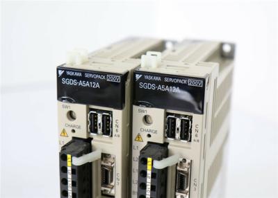 중국 새로운 고유 YASKAWA I50 와트는 0.64A 모터 SERVOPACK SGDS-A5A12A 자유로운 선박을 출력했습니다 판매용