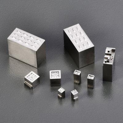 Cina Le inserzioni usate dell'OEM Squre Samll del materiale di STAVAX fatte dalle parti d'acciaio di Processin&stamped della smerigliatrice/hanno timbrato le parti d'acciaio in vendita