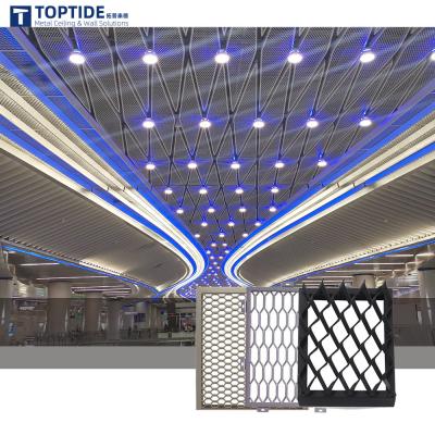 Cina Pannello di soffitto in maglia di metallo di alta durata per spazi commerciali in vendita