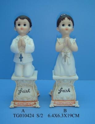Cina Battesimo e pregare il bambino della figurina di Polyresin, oro e colori bianco 6,8 x 6,8 x 21.3cm in vendita
