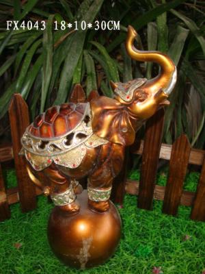 Cina Le figurine dell'elefante della resina si dirigono le decorazioni che stanno con le perle 18 X10 X 30 cm in vendita