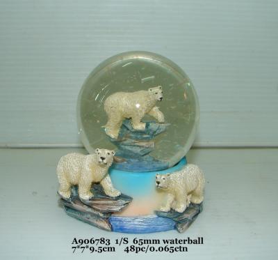 Cina Il globo dell'acqua della resina di Polystone di modo con l'orso animale basa 7 x 7 x 9,5 cm in vendita