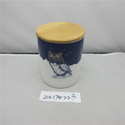 Cina Candy ceramico blu e vaso dolce della scatola metallica con il coperchio di legno per il regalo di compleanno in vendita