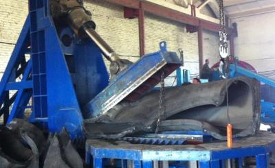 Cina gomme enormi dell'impianto di riciclaggio 30 della gomma della macchina della taglierina di 4M OTR Tiro all'ora in vendita