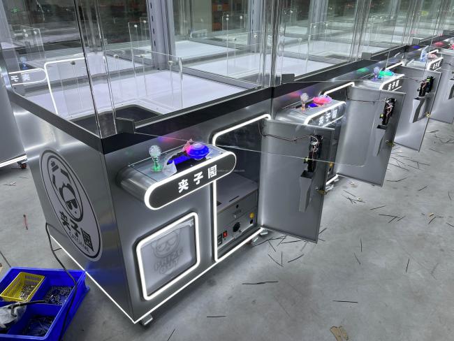 Dreamland Claw Crane Machine side view