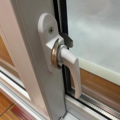 Κίνα Μαύρο εξωτερικό λευκό εσωτερικό PVC συρόμενο παράθυρο για αιολικό αποτέλεσμα προς πώληση