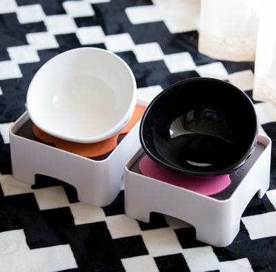 Chine Bol de alimentation de nourriture simple de CeramicsTilted pour les bouledogues français/chats à vendre
