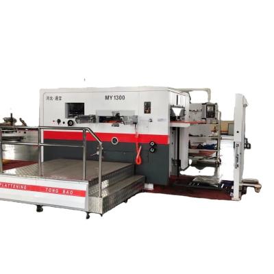 Cina Macchina di taglio a striscia semiautomatica a letto piatto di carta ondulata con rifornimento completo per la rimozione dei rifiuti in vendita