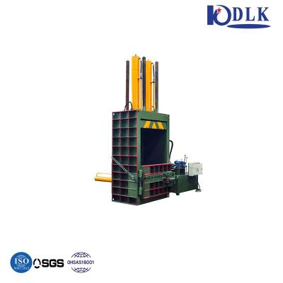 China 7.5 KW Máquina de embalaje de chatarra de metal con descarga de balde de salida hacia adelante en venta