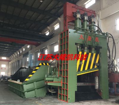 Κίνα 125KN τετραγωνικό φύλλο κουράς παλιοσίδερου πίεσης που κόβει τον υδραυλικό Drive τύπο προς πώληση
