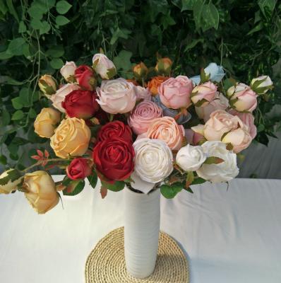 Chine Bouquets artificiels de bouquet de jet de reine rose pour des décorations à la maison à vendre