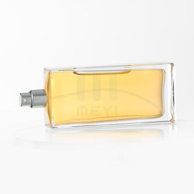 Chine Bouteille en plastique de parfum de luxe en rectangle/ovale/irrégulier pour usage cosmétique à vendre