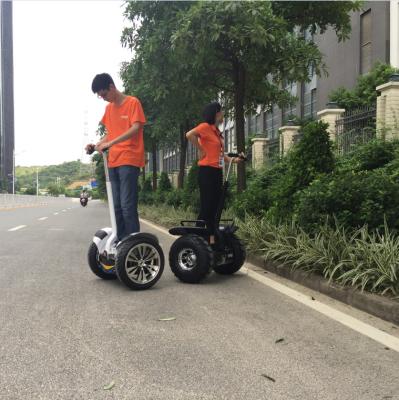 Cina Auto delle ruote della gomma solida due che equilibra controllo flessibile del motorino elettrico in vendita