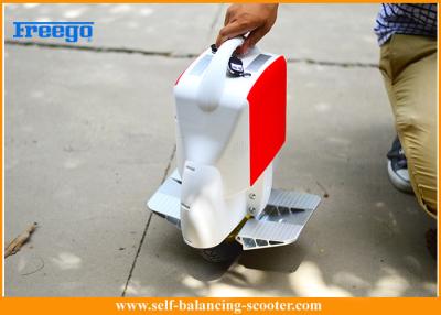 Chine Scooter de équilibrage d'individu simple de roue électrique avec le moteur de C.C de Bruhshless à vendre
