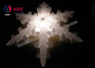Cina Decorazione gonfiabile di illuminazione della luce del fiocco di neve del LED che appende per l'esposizione all'aperto in vendita