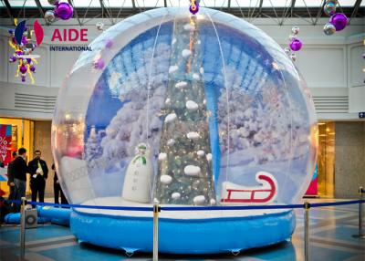 中国 ポリ塩化ビニールの布のAirblownの雪の地球のサンタの木の印刷物が付いている膨脹可能な休日の装飾 販売のため