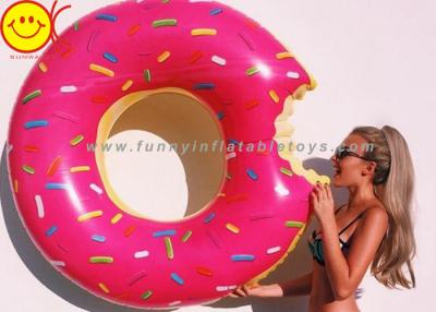 Cina Galleggianti gonfiabili dell'acqua del galleggiante rosa dello stagno della ciambella un galleggiante gigantesco della ciambella dell'anello di nuoto di festa del morso in vendita